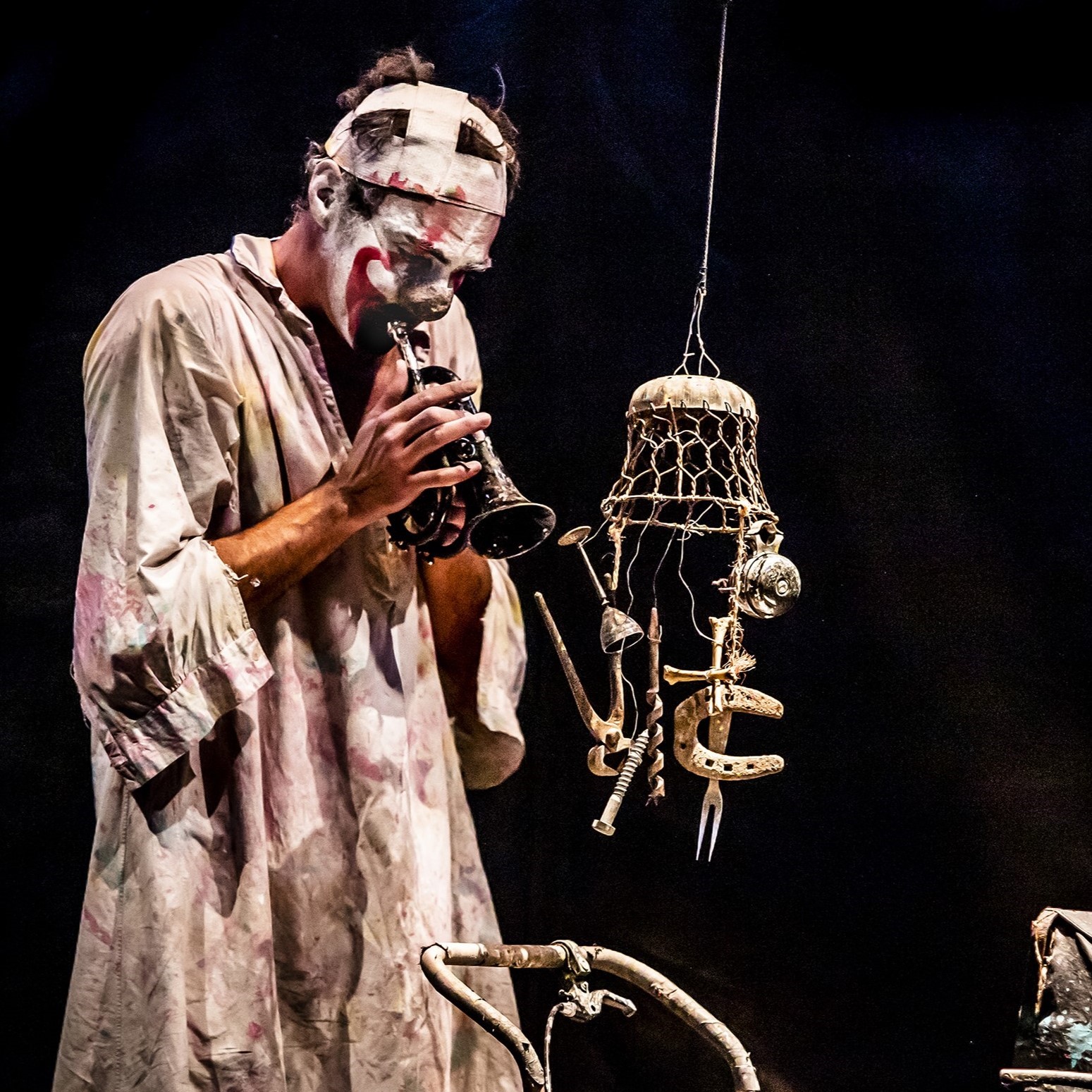 Trop près du mur - La Factory